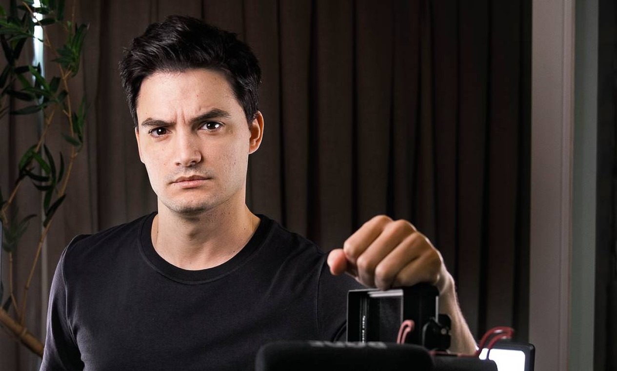 Sem patrocínio, Felipe Neto culpa Bolsonaro pelo baixo desempenho no ...